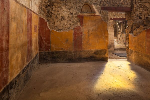 Visit to the archaeological sites of Pompeii and Herculaneum | ExpertoItaly
